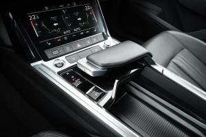 Черный Ауди E-Tron 2022 в Марупе, объемом двигателя 0.00 л и пробегом 74 тыс. км за 35950 €, фото 26 на AUTOMOTO.COM.LV