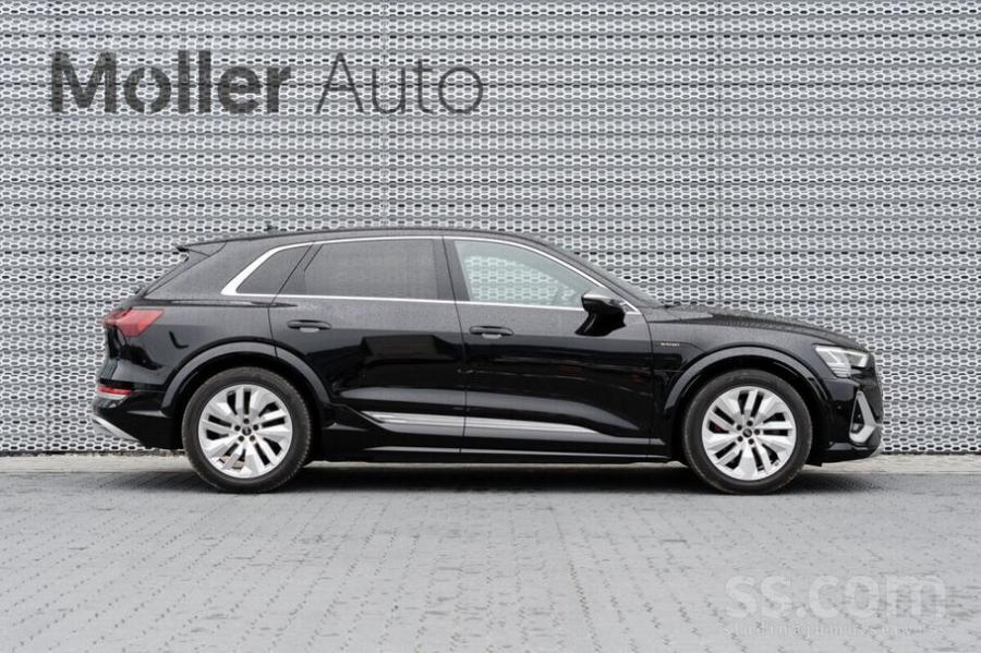 Черный Ауди E-Tron 2022 в Рига, объемом двигателя 0.00 л и пробегом 18 тыс. км за 47200 €, фото 6 на AUTOMOTO.COM.LV