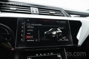Черный Ауди E-Tron 2022 в Рига, объемом двигателя 0.00 л и пробегом 18 тыс. км за 47200 €, фото 24 на AUTOMOTO.COM.LV