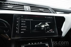 Черный Ауди E-Tron 2022 в Рига, объемом двигателя 0.00 л и пробегом 18 тыс. км за 47200 €, фото 25 на AUTOMOTO.COM.LV