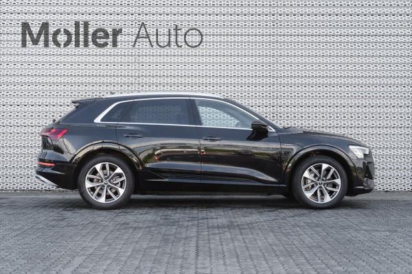 Black Audi E-Tron 2022 in Marupe, with an engine capacity of 0.00 L and mileage of 50 thousand km for 46100 €, photo 5 on AUTOMOTO.COM.LV