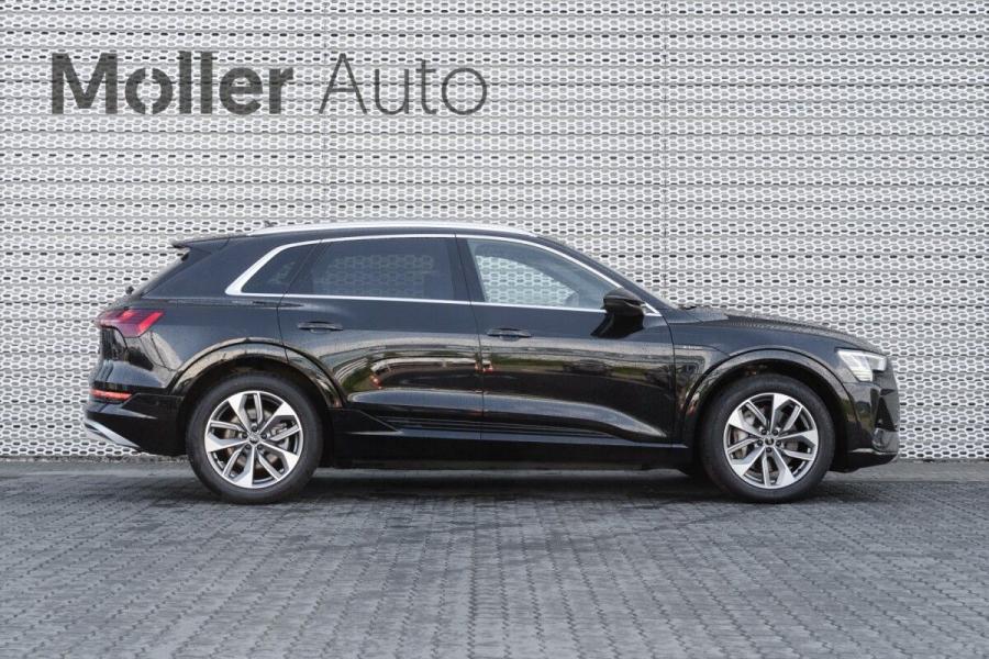 Melns Audi E-Tron 2022 Mārupe, ar dzinēja tilpumu 0.00 L un nobraukumu 50 tūkst. km par 46100 €, foto 6 vietnē AUTOMOTO.COM.LV
