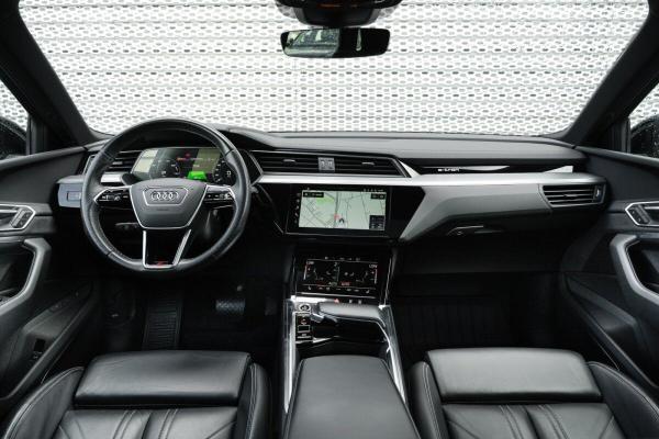 Black Audi E-Tron 2022 in Marupe, with an engine capacity of 0.00 L and mileage of 50 thousand km for 46100 €, photo 6 on AUTOMOTO.COM.LV