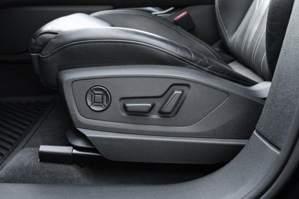 Black Audi E-Tron 2022 in Marupe, with an engine capacity of 0.00 L and mileage of 50 thousand km for 46100 €, photo 7 on AUTOMOTO.COM.LV