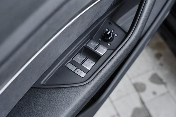Black Audi E-Tron 2022 in Marupe, with an engine capacity of 0.00 L and mileage of 50 thousand km for 46100 €, photo 9 on AUTOMOTO.COM.LV