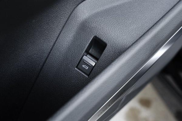 Black Audi E-Tron 2022 in Marupe, with an engine capacity of 0.00 L and mileage of 50 thousand km for 46100 €, photo 10 on AUTOMOTO.COM.LV