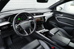 Melns Audi E-Tron 2022 Mārupe, ar dzinēja tilpumu 0.00 L un nobraukumu 50 tūkst. km par 46100 €, foto 15 vietnē AUTOMOTO.COM.LV