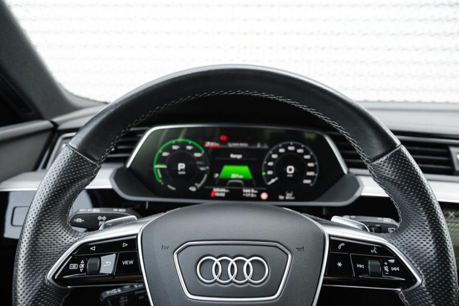 Melns Audi E-Tron 2022 Mārupe, ar dzinēja tilpumu 0.00 L un nobraukumu 50 tūkst. km par 46100 €, foto 16 vietnē AUTOMOTO.COM.LV