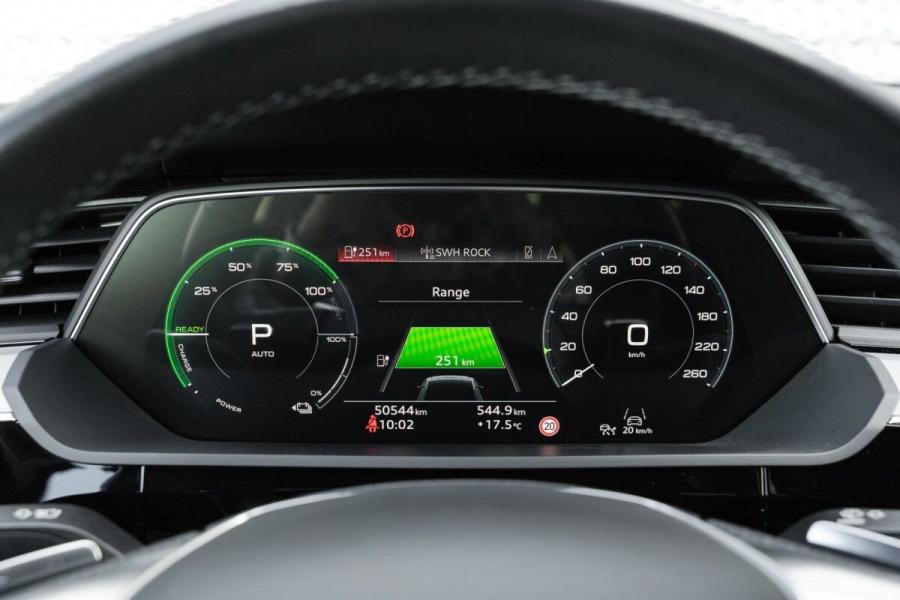 Melns Audi E-Tron 2022 Mārupe, ar dzinēja tilpumu 0.00 L un nobraukumu 50 tūkst. km par 46100 €, foto 17 vietnē AUTOMOTO.COM.LV