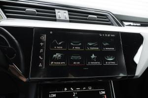 Melns Audi E-Tron 2022 Mārupe, ar dzinēja tilpumu 0.00 L un nobraukumu 50 tūkst. km par 46100 €, foto 23 vietnē AUTOMOTO.COM.LV