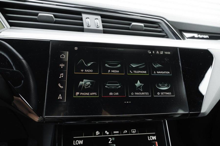 Melns Audi E-Tron 2022 Mārupe, ar dzinēja tilpumu 0.00 L un nobraukumu 50 tūkst. km par 46100 €, foto 23 vietnē AUTOMOTO.COM.LV