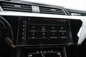 Melns Audi E-Tron 2022 Mārupe, ar dzinēja tilpumu 0.00 L un nobraukumu 50 tūkst. km par 46100 €, foto 24 vietnē AUTOMOTO.COM.LV