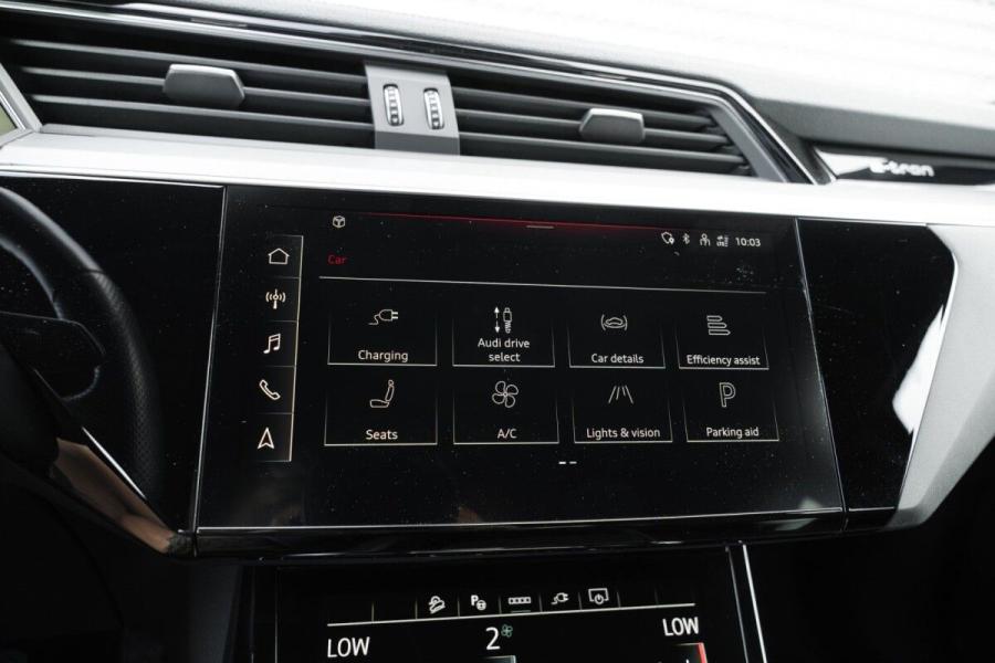 Melns Audi E-Tron 2022 Mārupe, ar dzinēja tilpumu 0.00 L un nobraukumu 50 tūkst. km par 46100 €, foto 24 vietnē AUTOMOTO.COM.LV