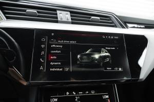 Melns Audi E-Tron 2022 Mārupe, ar dzinēja tilpumu 0.00 L un nobraukumu 50 tūkst. km par 46100 €, foto 25 vietnē AUTOMOTO.COM.LV