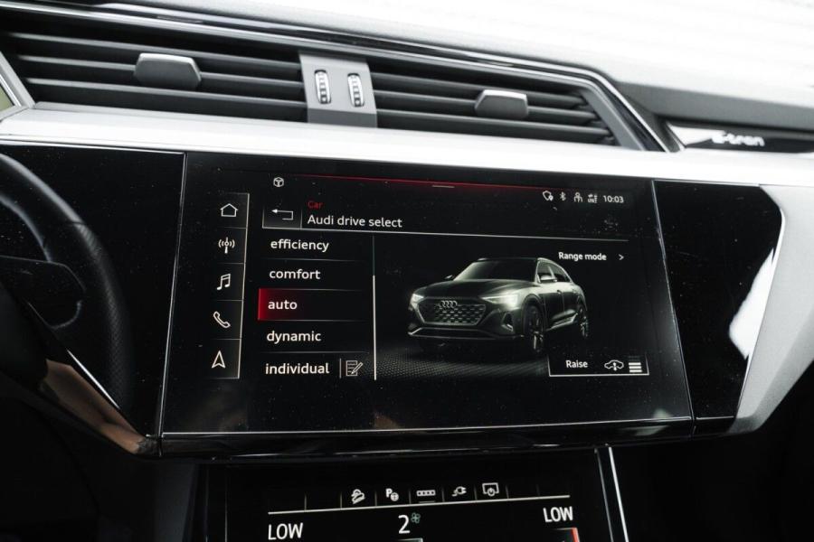 Melns Audi E-Tron 2022 Mārupe, ar dzinēja tilpumu 0.00 L un nobraukumu 50 tūkst. km par 46100 €, foto 25 vietnē AUTOMOTO.COM.LV
