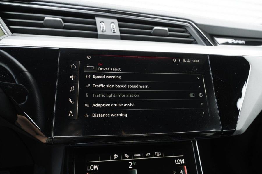 Melns Audi E-Tron 2022 Mārupe, ar dzinēja tilpumu 0.00 L un nobraukumu 50 tūkst. km par 46100 €, foto 28 vietnē AUTOMOTO.COM.LV
