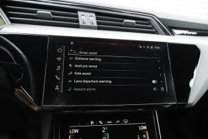 Melns Audi E-Tron 2022 Mārupe, ar dzinēja tilpumu 0.00 L un nobraukumu 50 tūkst. km par 46100 €, foto 29 vietnē AUTOMOTO.COM.LV