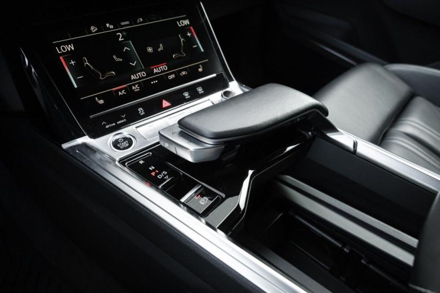 Melns Audi E-Tron 2022 Mārupe, ar dzinēja tilpumu 0.00 L un nobraukumu 50 tūkst. km par 46100 €, foto 34 vietnē AUTOMOTO.COM.LV