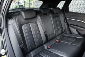 Melns Audi E-Tron 2022 Mārupe, ar dzinēja tilpumu 0.00 L un nobraukumu 50 tūkst. km par 46100 €, foto 35 vietnē AUTOMOTO.COM.LV
