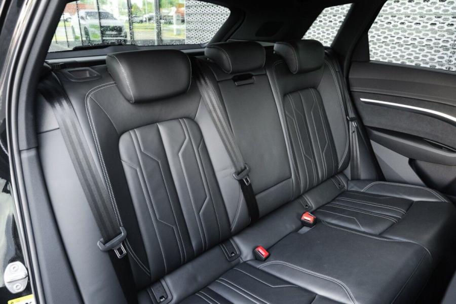 Melns Audi E-Tron 2022 Mārupe, ar dzinēja tilpumu 0.00 L un nobraukumu 50 tūkst. km par 46100 €, foto 35 vietnē AUTOMOTO.COM.LV