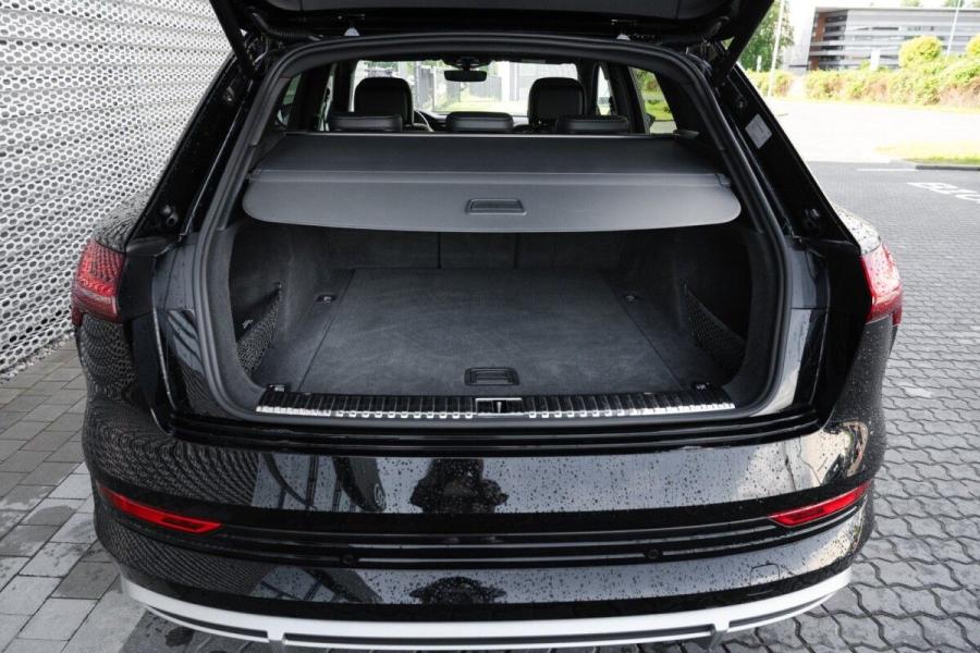 Melns Audi E-Tron 2022 Mārupe, ar dzinēja tilpumu 0.00 L un nobraukumu 50 tūkst. km par 46100 €, foto 38 vietnē AUTOMOTO.COM.LV