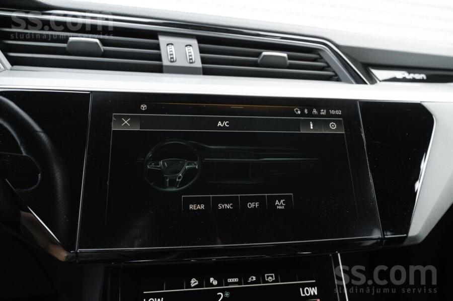 Melns Audi E-Tron 2022 Rīga, ar dzinēja tilpumu 0.00 L un nobraukumu 50 tūkst. km par 46100 €, foto 21 vietnē AUTOMOTO.COM.LV