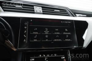 Melns Audi E-Tron 2022 Rīga, ar dzinēja tilpumu 0.00 L un nobraukumu 50 tūkst. km par 46100 €, foto 24 vietnē AUTOMOTO.COM.LV
