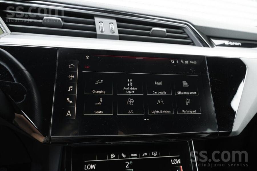 Melns Audi E-Tron 2022 Rīga, ar dzinēja tilpumu 0.00 L un nobraukumu 50 tūkst. km par 46100 €, foto 24 vietnē AUTOMOTO.COM.LV