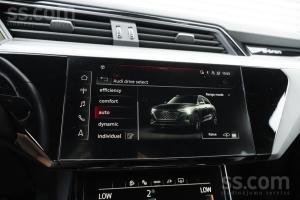 Melns Audi E-Tron 2022 Rīga, ar dzinēja tilpumu 0.00 L un nobraukumu 50 tūkst. km par 46100 €, foto 25 vietnē AUTOMOTO.COM.LV
