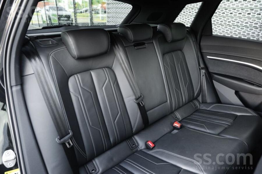 Melns Audi E-Tron 2022 Rīga, ar dzinēja tilpumu 0.00 L un nobraukumu 50 tūkst. km par 46100 €, foto 35 vietnē AUTOMOTO.COM.LV