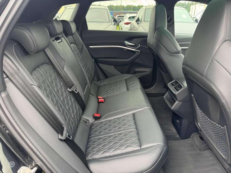 Melns Audi E-Tron 2022 Viļņa, ar dzinēja tilpumu 0.00 L un nobraukumu 135 tūkst. km par 34200 €, foto 19 vietnē AUTOMOTO.COM.LV