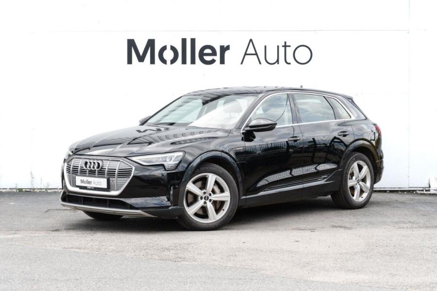 Black Audi E-Tron 2022 in Riga, with an engine capacity of 0.00 L and mileage of 43 thousand km for 35950 €, photo 3 on AUTOMOTO.COM.LV