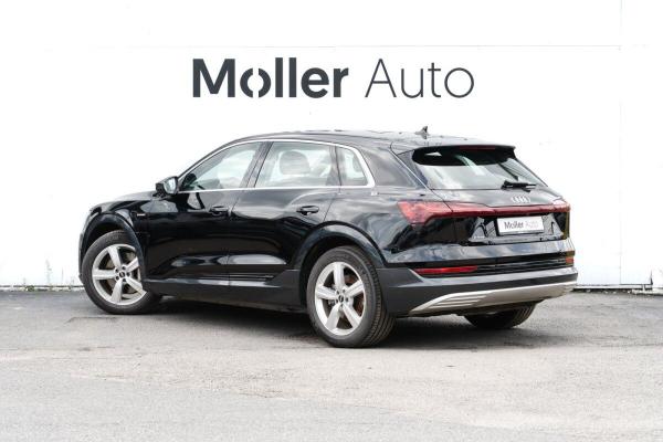 Melns Audi E-Tron 2022 Rīga, ar dzinēja tilpumu 0.00 L un nobraukumu 43 tūkst. km par 35950 €, foto 3 vietnē AUTOMOTO.COM.LV