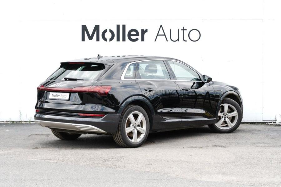 Black Audi E-Tron 2022 in Riga, with an engine capacity of 0.00 L and mileage of 43 thousand km for 35950 €, photo 5 on AUTOMOTO.COM.LV