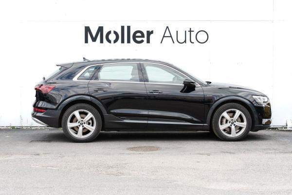 Melns Audi E-Tron 2022 Rīga, ar dzinēja tilpumu 0.00 L un nobraukumu 43 tūkst. km par 35950 €, foto 5 vietnē AUTOMOTO.COM.LV