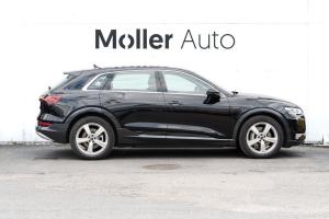 Black Audi E-Tron 2022 in Riga, with an engine capacity of 0.00 L and mileage of 43 thousand km for 35950 €, photo 6 on AUTOMOTO.COM.LV