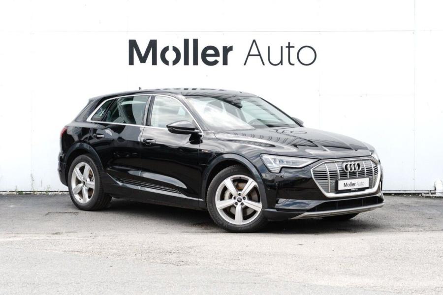 Black Audi E-Tron 2022 in Riga, with an engine capacity of 0.00 L and mileage of 43 thousand km for 35950 €, photo 7 on AUTOMOTO.COM.LV