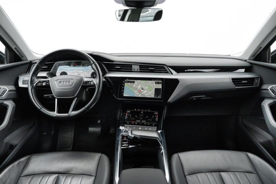Black Audi E-Tron 2022 in Riga, with an engine capacity of 0.00 L and mileage of 43 thousand km for 35950 €, photo 9 on AUTOMOTO.COM.LV