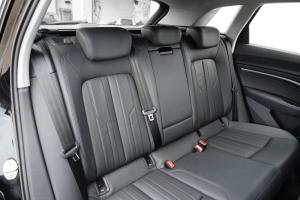 Black Audi E-Tron 2022 in Riga, with an engine capacity of 0.00 L and mileage of 43 thousand km for 35950 €, photo 11 on AUTOMOTO.COM.LV