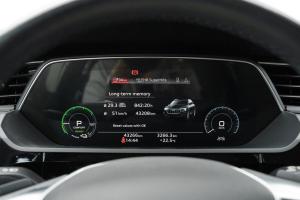 Black Audi E-Tron 2022 in Riga, with an engine capacity of 0.00 L and mileage of 43 thousand km for 35950 €, photo 15 on AUTOMOTO.COM.LV