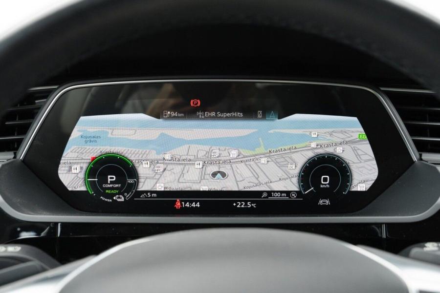 Black Audi E-Tron 2022 in Riga, with an engine capacity of 0.00 L and mileage of 43 thousand km for 35950 €, photo 16 on AUTOMOTO.COM.LV