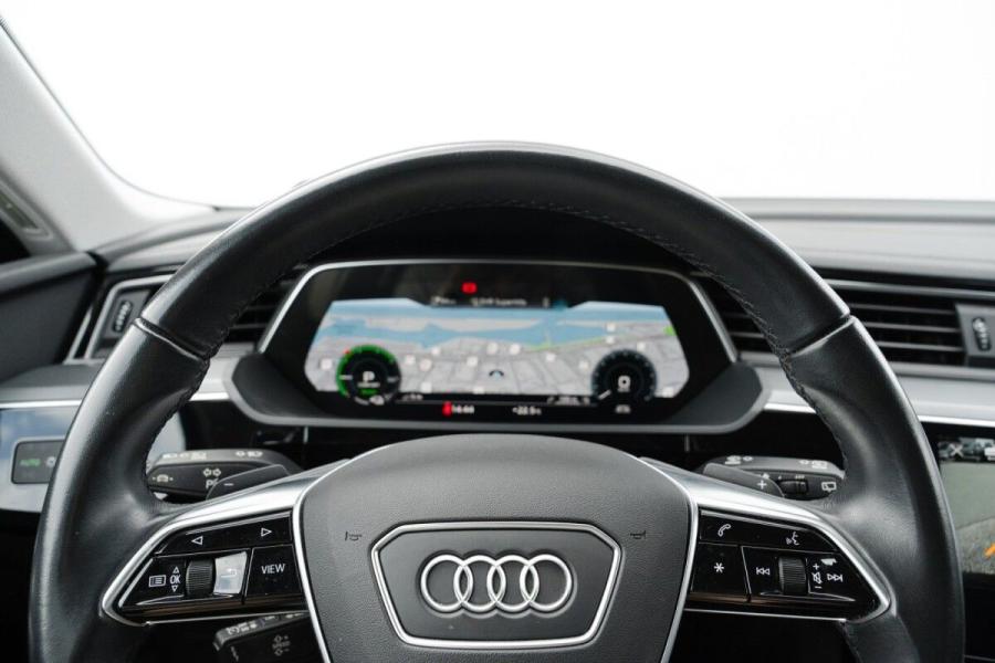 Black Audi E-Tron 2022 in Riga, with an engine capacity of 0.00 L and mileage of 43 thousand km for 35950 €, photo 17 on AUTOMOTO.COM.LV