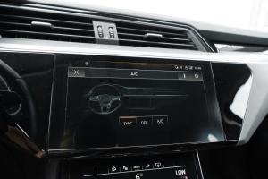 Black Audi E-Tron 2022 in Riga, with an engine capacity of 0.00 L and mileage of 43 thousand km for 35950 €, photo 21 on AUTOMOTO.COM.LV