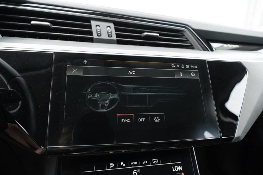 Black Audi E-Tron 2022 in Riga, with an engine capacity of 0.00 L and mileage of 43 thousand km for 35950 €, photo 21 on AUTOMOTO.COM.LV