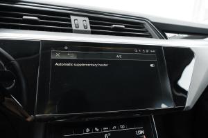 Black Audi E-Tron 2022 in Riga, with an engine capacity of 0.00 L and mileage of 43 thousand km for 35950 €, photo 22 on AUTOMOTO.COM.LV