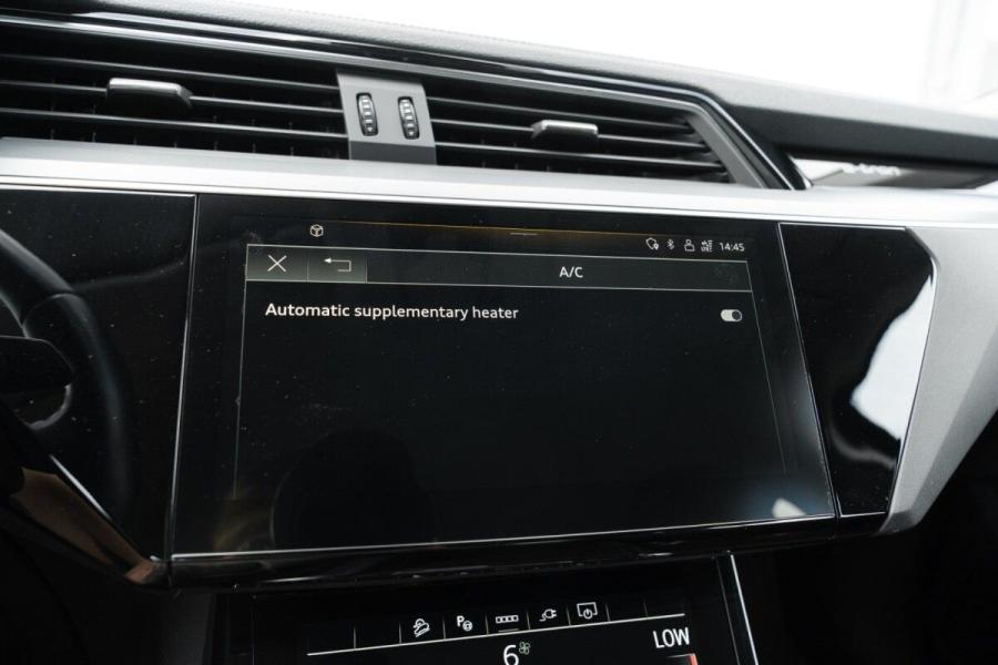 Black Audi E-Tron 2022 in Riga, with an engine capacity of 0.00 L and mileage of 43 thousand km for 35950 €, photo 22 on AUTOMOTO.COM.LV