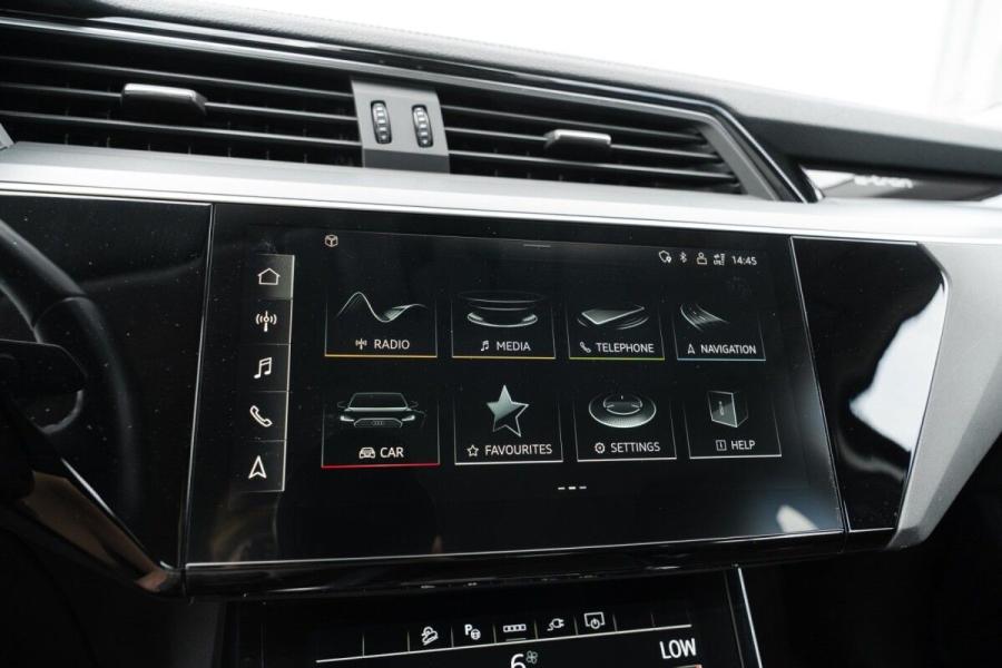 Black Audi E-Tron 2022 in Riga, with an engine capacity of 0.00 L and mileage of 43 thousand km for 35950 €, photo 23 on AUTOMOTO.COM.LV