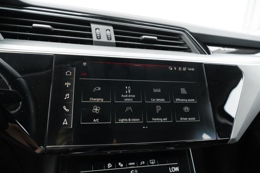 Black Audi E-Tron 2022 in Riga, with an engine capacity of 0.00 L and mileage of 43 thousand km for 35950 €, photo 24 on AUTOMOTO.COM.LV