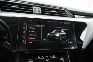 Black Audi E-Tron 2022 in Riga, with an engine capacity of 0.00 L and mileage of 43 thousand km for 35950 €, photo 25 on AUTOMOTO.COM.LV