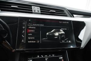 Black Audi E-Tron 2022 in Riga, with an engine capacity of 0.00 L and mileage of 43 thousand km for 35950 €, photo 26 on AUTOMOTO.COM.LV